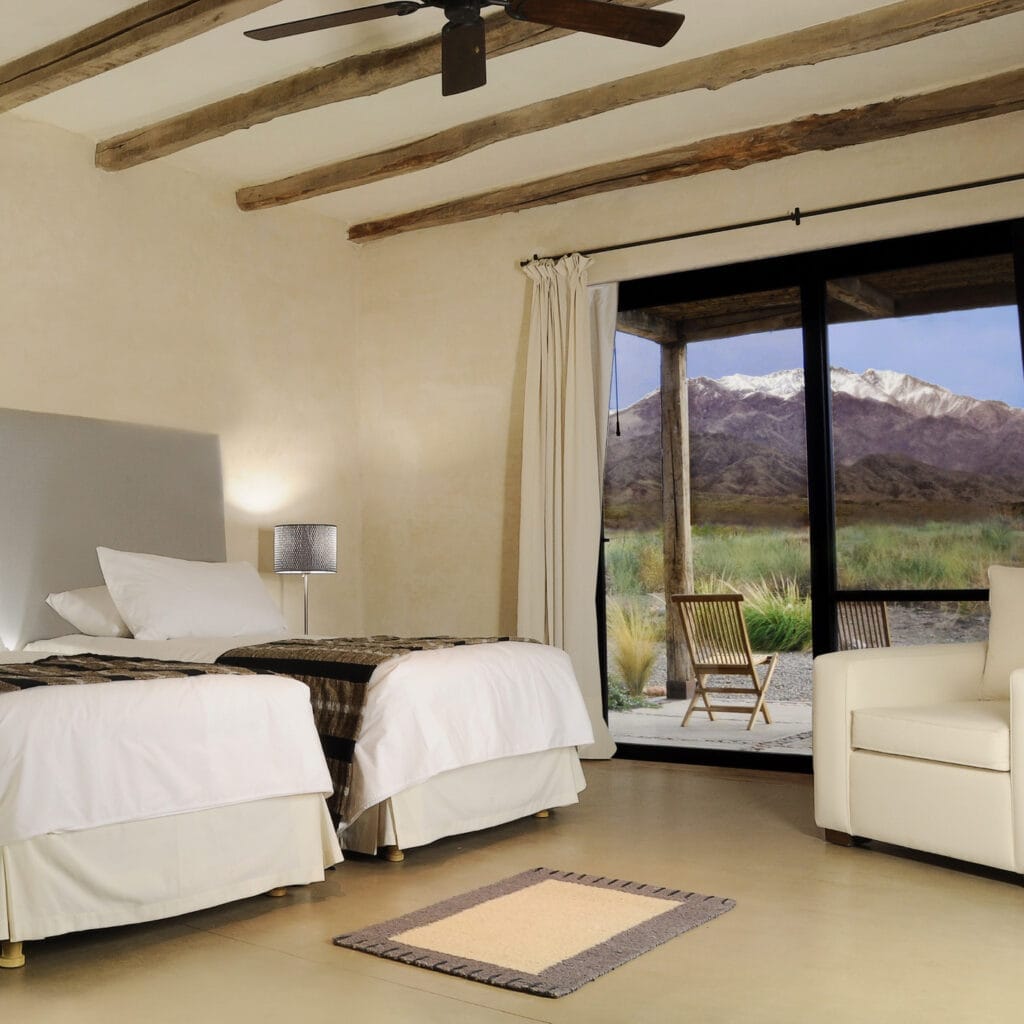 Accommodation in Cozy Lodge Rooms at Uco Valley Winery | Alpasión